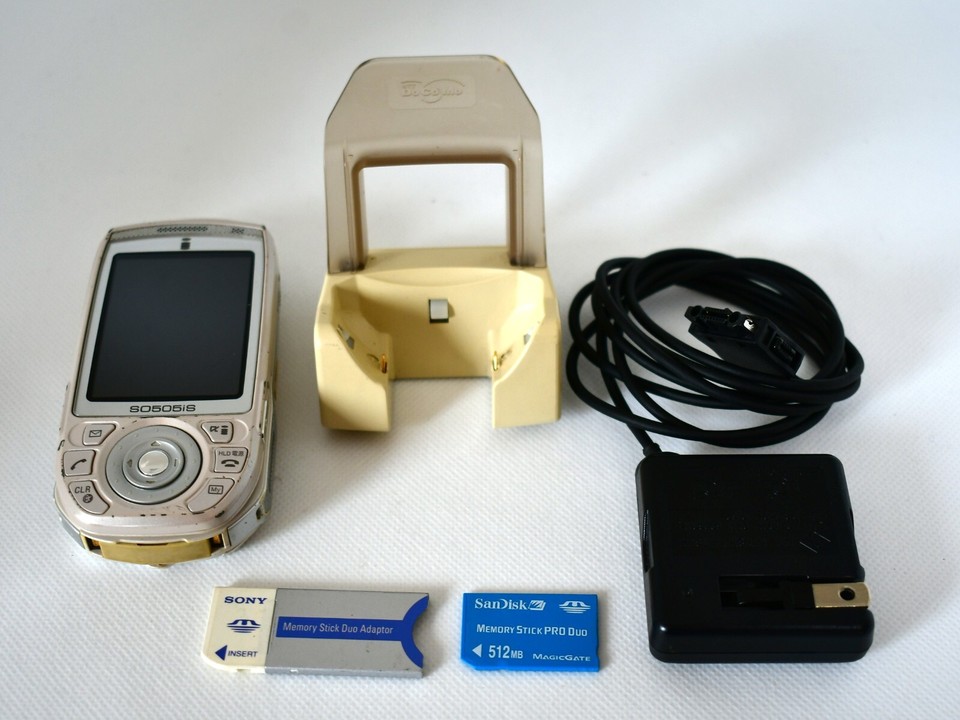 NTT docomo So505iS Japanese Flip phone Garakei Keitai Cell phone Retro ...