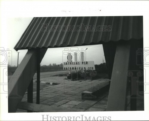 1989 Press Photo Border crossing sign into Latvia from Lithuania ...