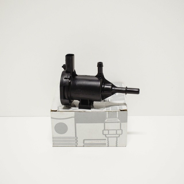 MERCEDES GLA X156 Vacuum Fuel Purge Valve A0004760600 F2b4 for sale ...