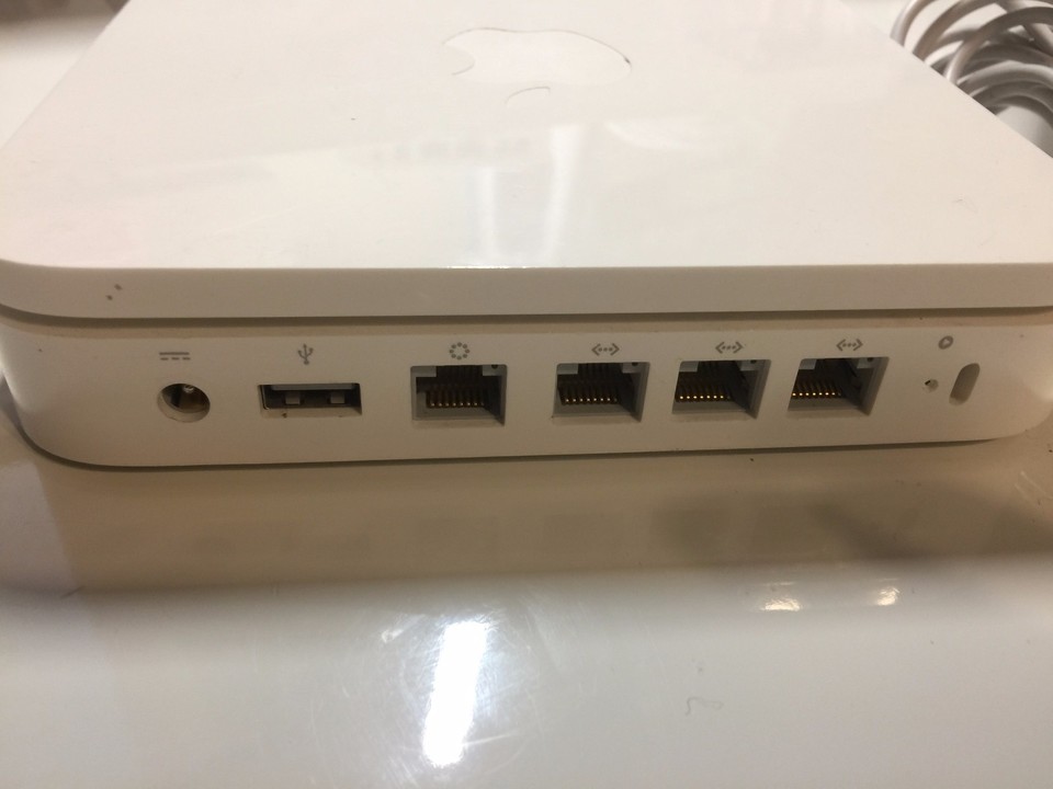 Apple AirPort Extreme 54 Mbps 3-Port Gigabit Wireless N Router (MC340LL ...