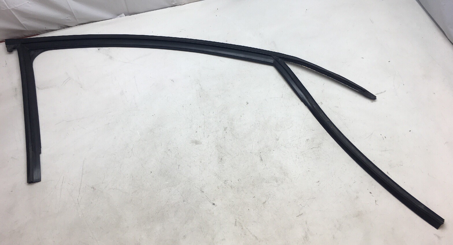 2009-2016 AUDI A4 S4 FRONT RIGHT DOOR WINDOW FRAME SEAL WEATHER ...