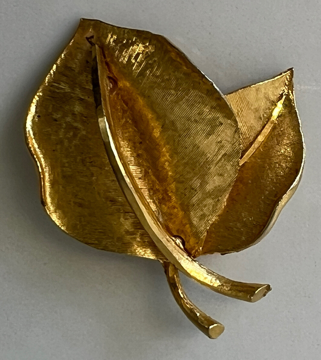 Vintage BSK Brooch Pin Brushed Gold Tone Leaf 2" Cost… - Gem
