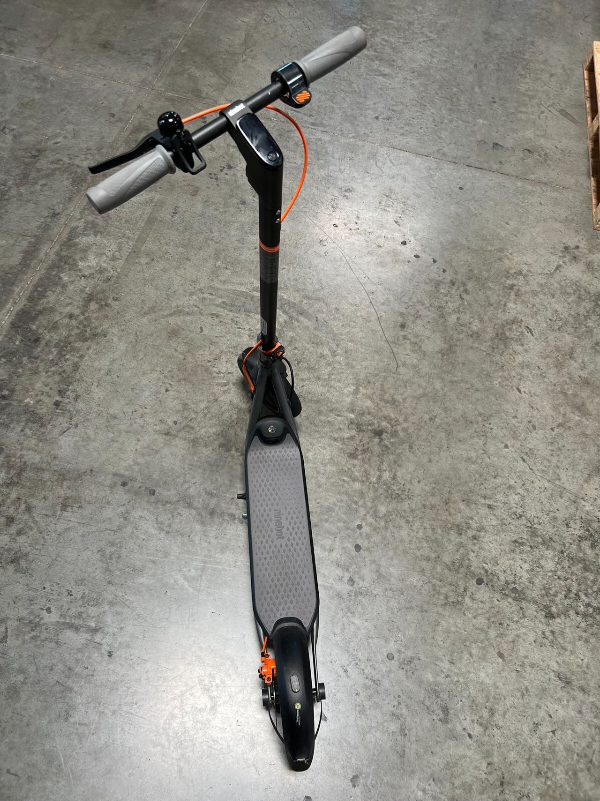 Segway Ninebot F35 Electric Kick Scooter 350W Motor 20 Mph Top Speed ...