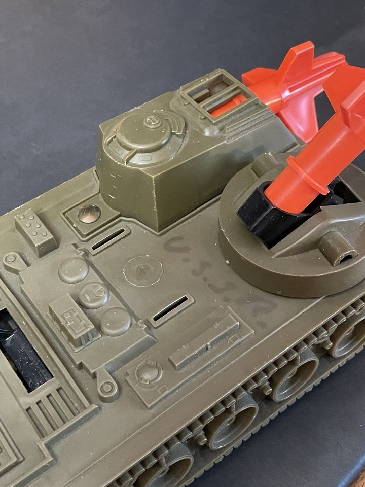 MATTEL"SWITCH-'N-GO" TANK BATTLE PLAY Set 2 Tanks And Missile Pillbox ...