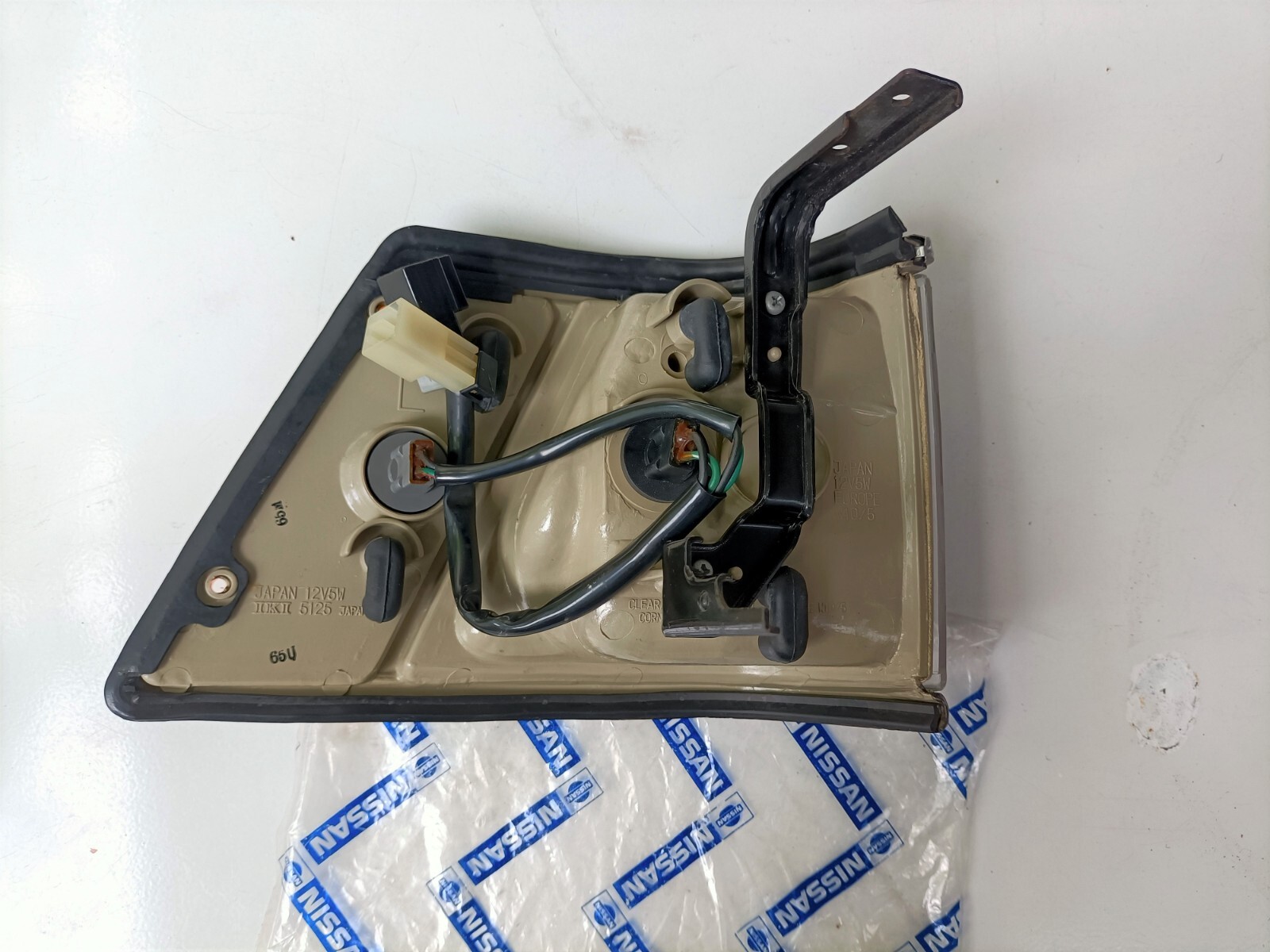 NOS/JAPAN GENUINE CORNER TURN SIGNAL LIGHT LAMP., LH For NISSAN ...