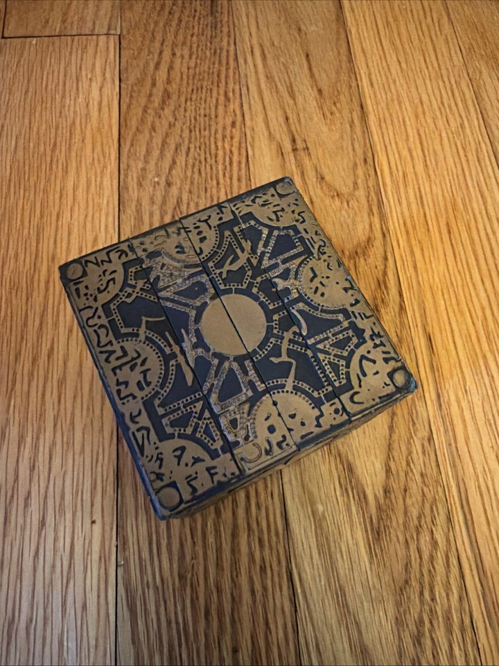 Hellraiser Lament Configuration Puzzle Box Pinhead Cenobites Gold ...