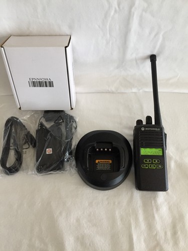 MOTOROLA CP185 VHF 16 CH 136-174MHZ 5W ANALOG WITH ACCESSORIES | eBay