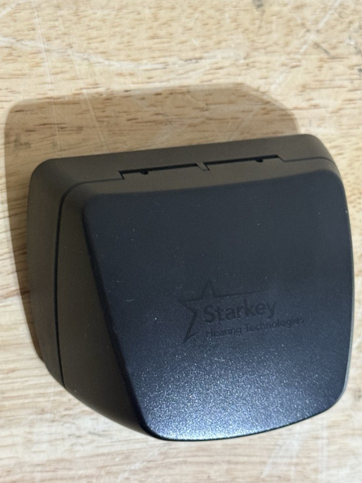 STARKEY Livio AI 1600 PAIR RIC R Rechargeable/Charger BTE Slightly Used ...