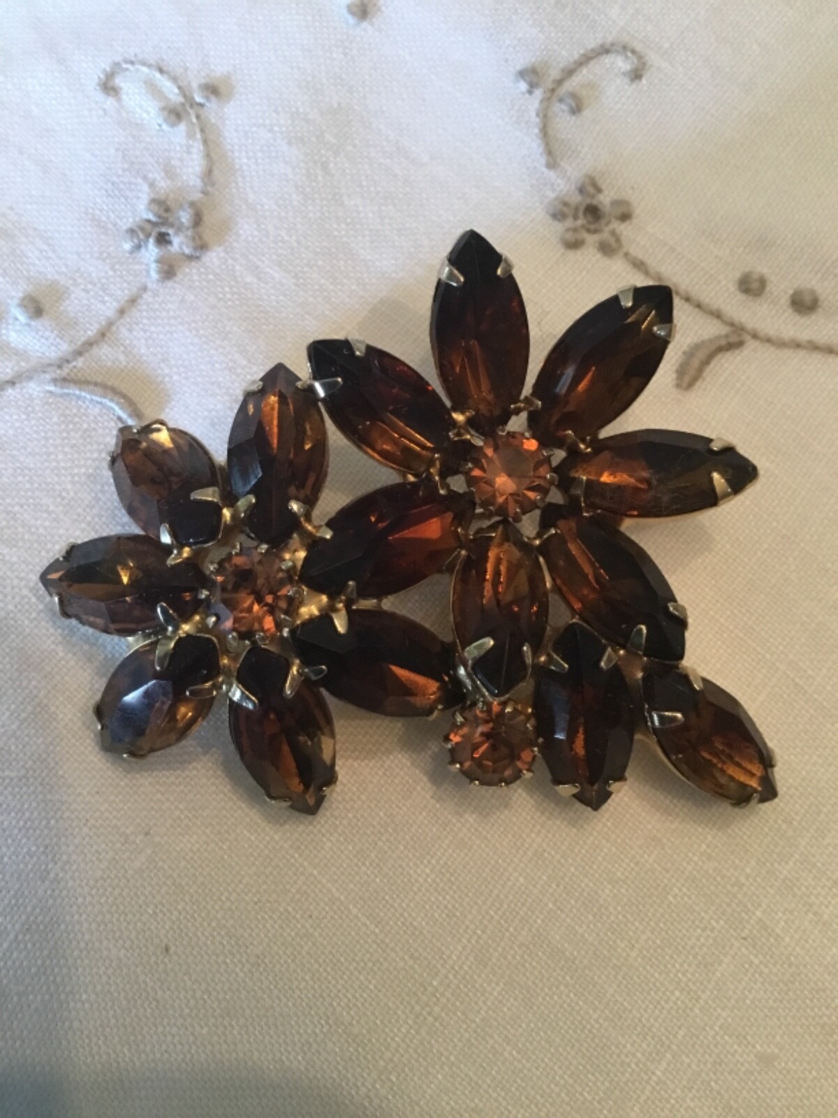 Weiss signed cognac color brooch - Gem