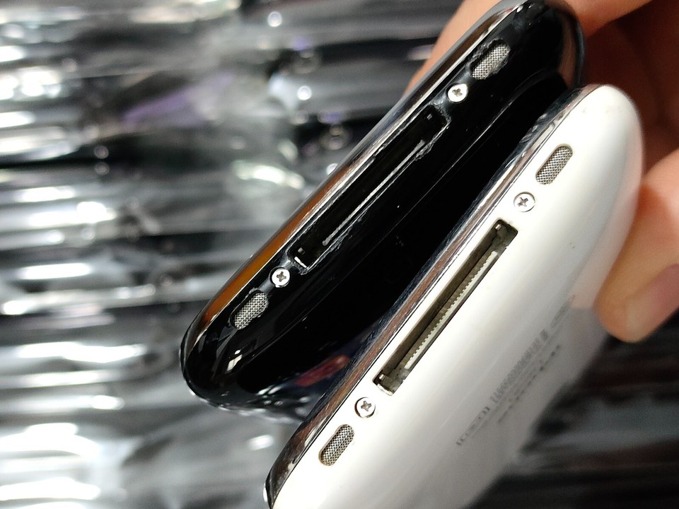 Apple iPhone 3GS 3rd Generation - 8GB 16GB - Black White Unlocked 3G ...