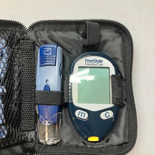 Freestyle Freedom Lite Glucose Monitoring System and CASE - Medical ...