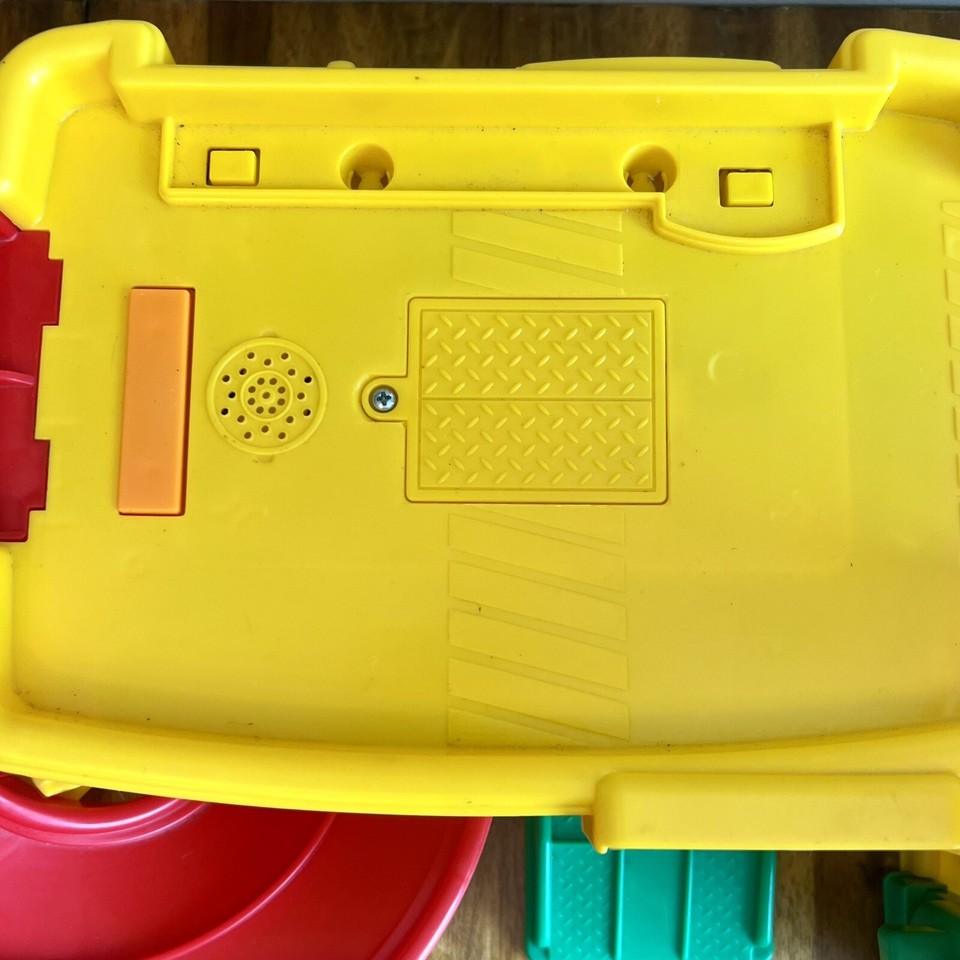 FISHER PRICE LITTLE PEOPLE Ramps Around Garage with sounds | eBay