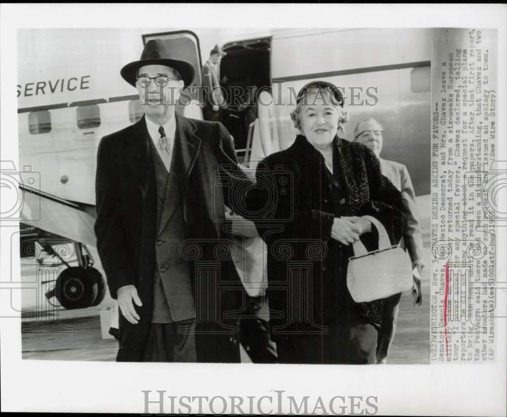 1955 Press Photo Senator and Mrs. Dennis Chavez arrive in Washington by ...