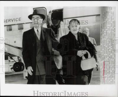 1955 Press Photo Senator and Mrs. Dennis Chavez arrive in Washington by ...