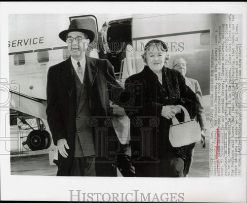 1955 Press Photo Senator and Mrs. Dennis Chavez arrive in Washington by ...