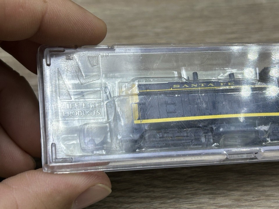 Life-Like 7500 Santa Fe AT&SF Class SW9 / 1200 N Scale Diesel ...