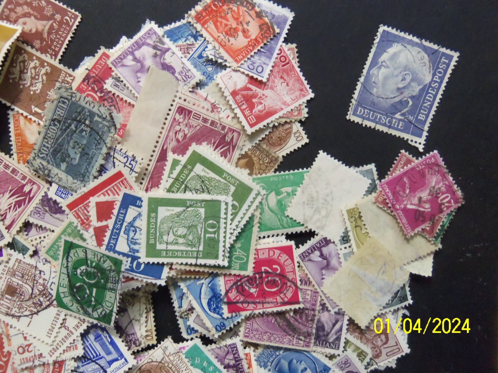 FOREIGN STAMP MIXTURE - 1/2 OZ OF A NICE MIX OF STAMPS - EXPECT SOME ...