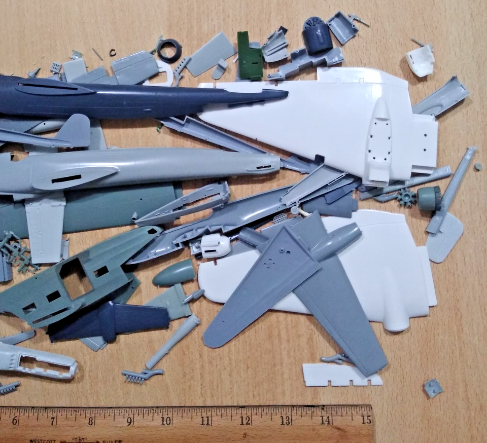 LA-14 MISC. 1:72 Scale WWII LUFTWAFFE AIRCRAFT Plastic Model PARTS ...