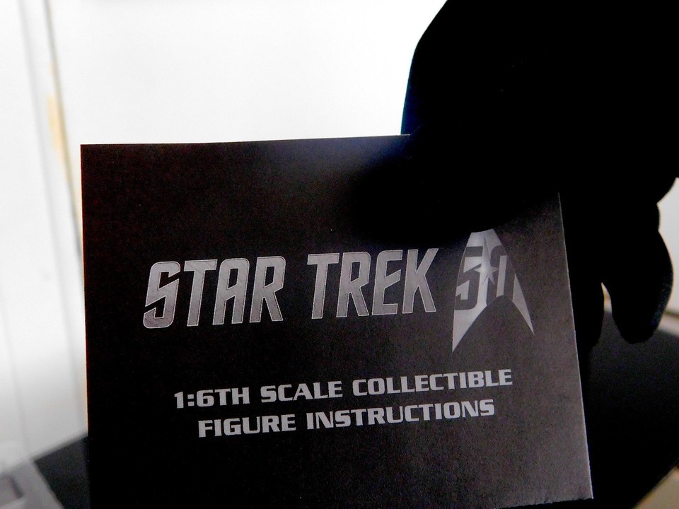 QMX 1/6 Captain Kirk w/ Phaser Rifle from Commodore Wesly's Family Rare ...