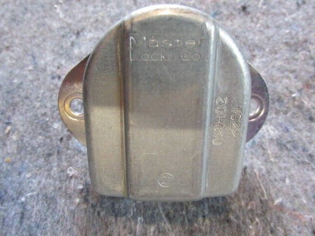New Master Lock : Built-in Keyed Locker Locks #1714...Left or Right ...