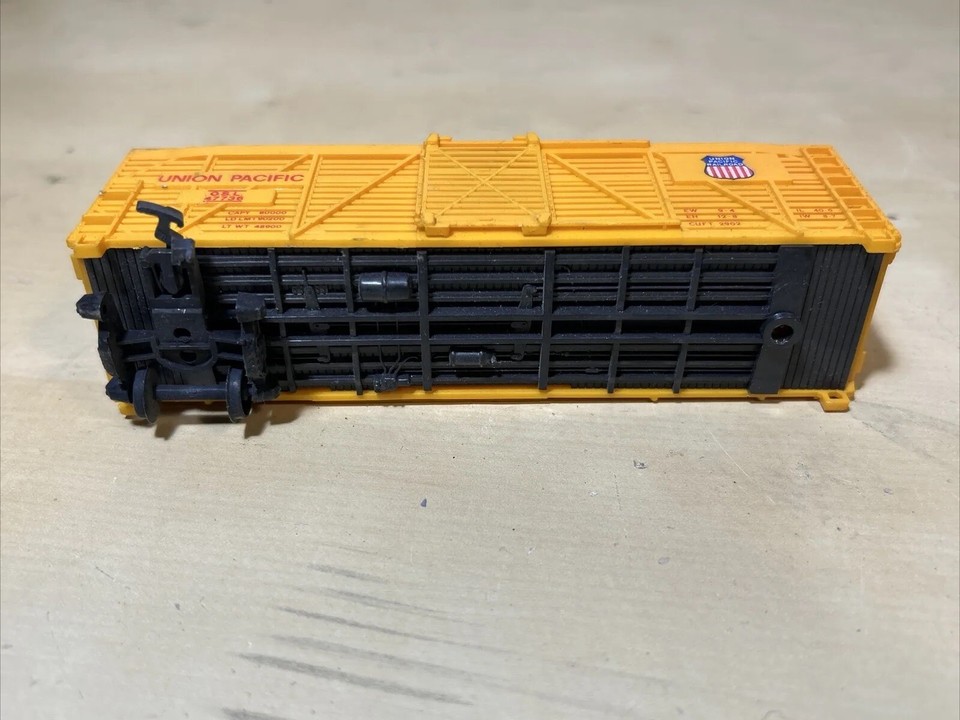 Life-Like Santa Fe 3500 With 3 Train Cars - Model Train - HO Scale | eBay