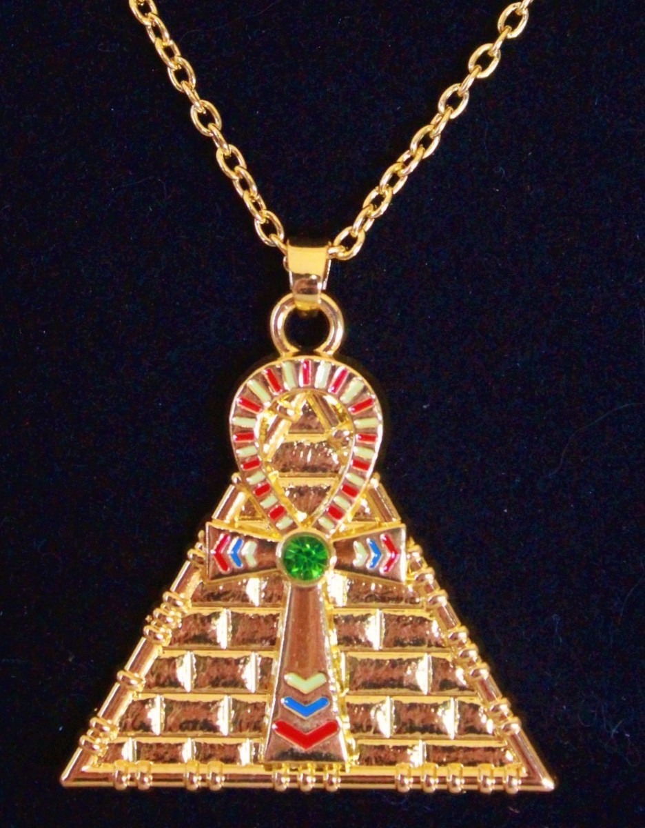 Pyramids Ancient Egypt Jewelry NEW 9ct Yellow Gold Pyramid Charm 3D