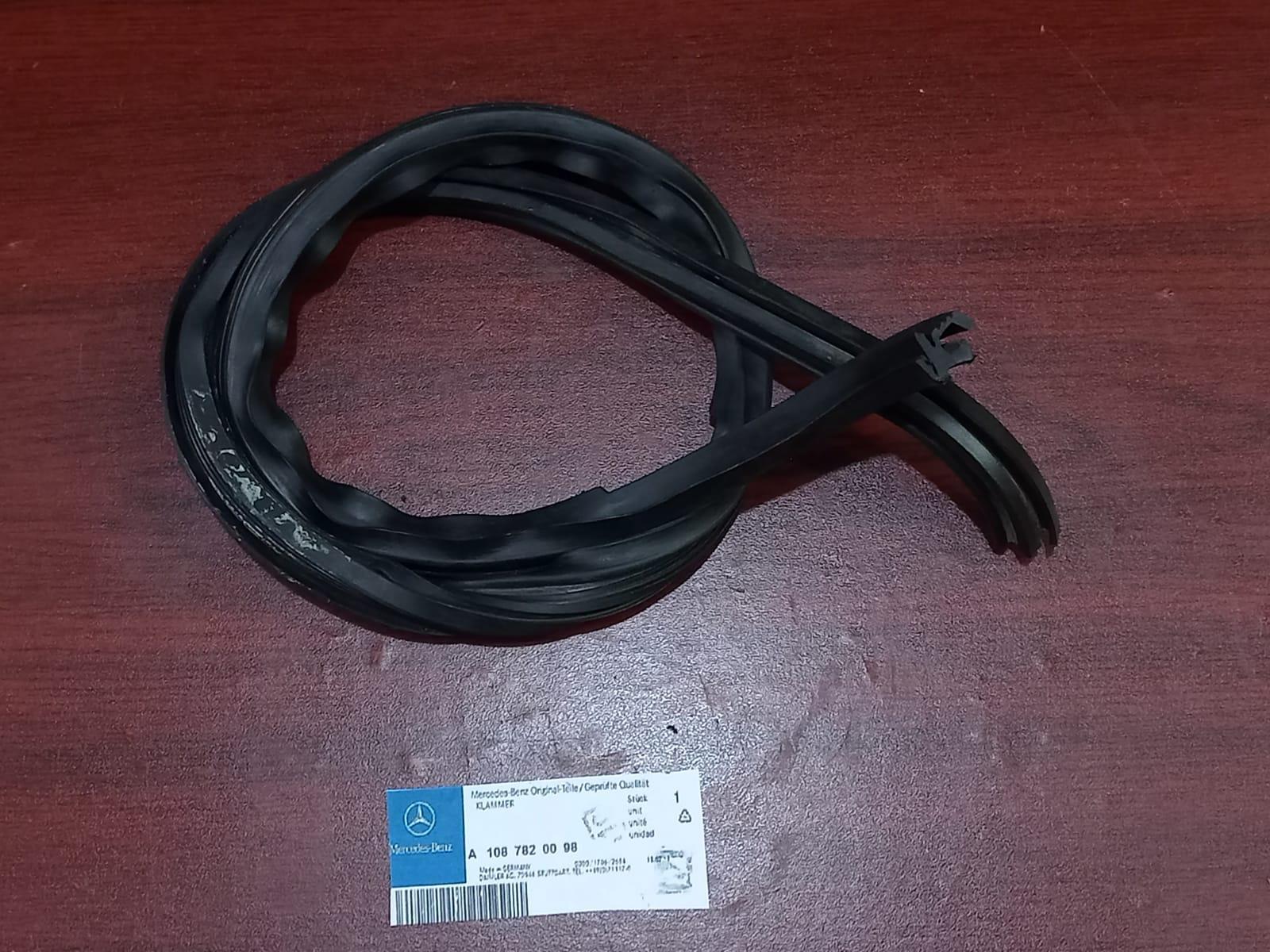 Mercedes-Benz Berlina W123 SUNROF Seal A1087820098 Genuine for sale ...