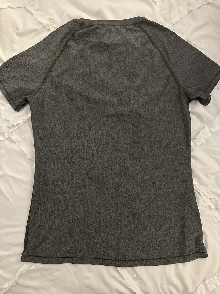 Under Armour Fitted Athletic Gray T-Shirt Women’s Size M | eBay
