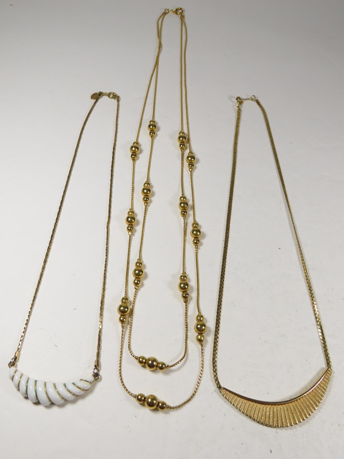 Gorgeous Vintage Avon Gold Tone Enamel Chain Necklace… - Gem