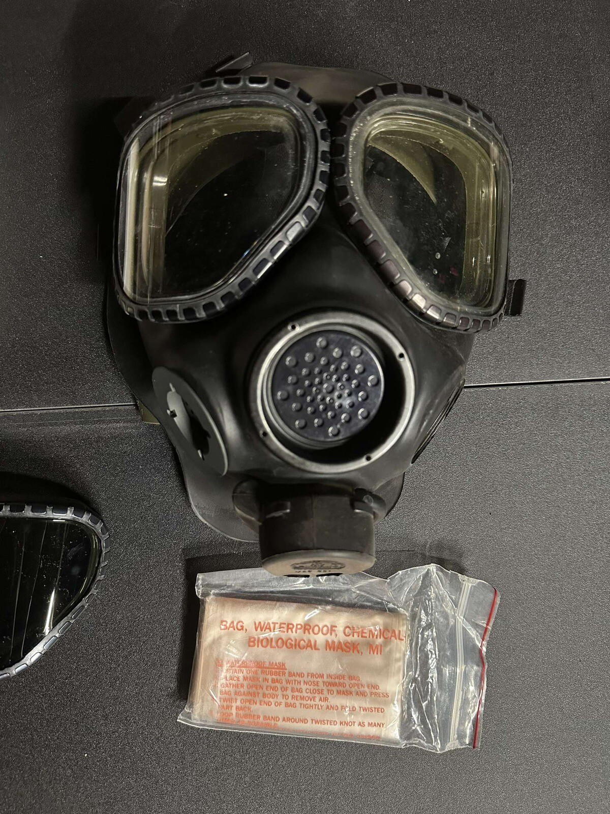 US Military M40 Gas Mask, Size MEDIUM/LARGE, w/ Carrying Case | eBay