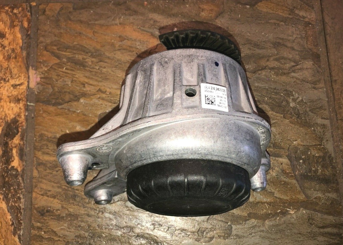 2016 2017 2018 MERCEDES C300 C350e ENGINE RIGHT MOTOR MOUNT PART ...