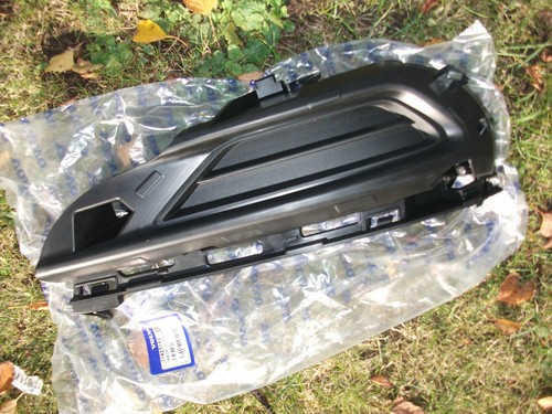 Genuine Volvo XC60 Right Mount Bracket Part Number 31425182 New | eBay