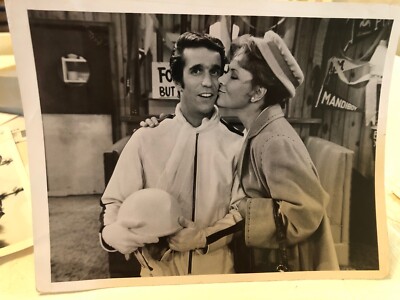 Happy Days Photo Mrs. C Kissing The Fonz | eBay