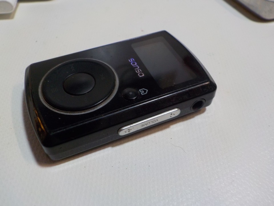 SanDisk Sansa Clip Black 2GB MP3 Media Player works Bad Battery | eBay