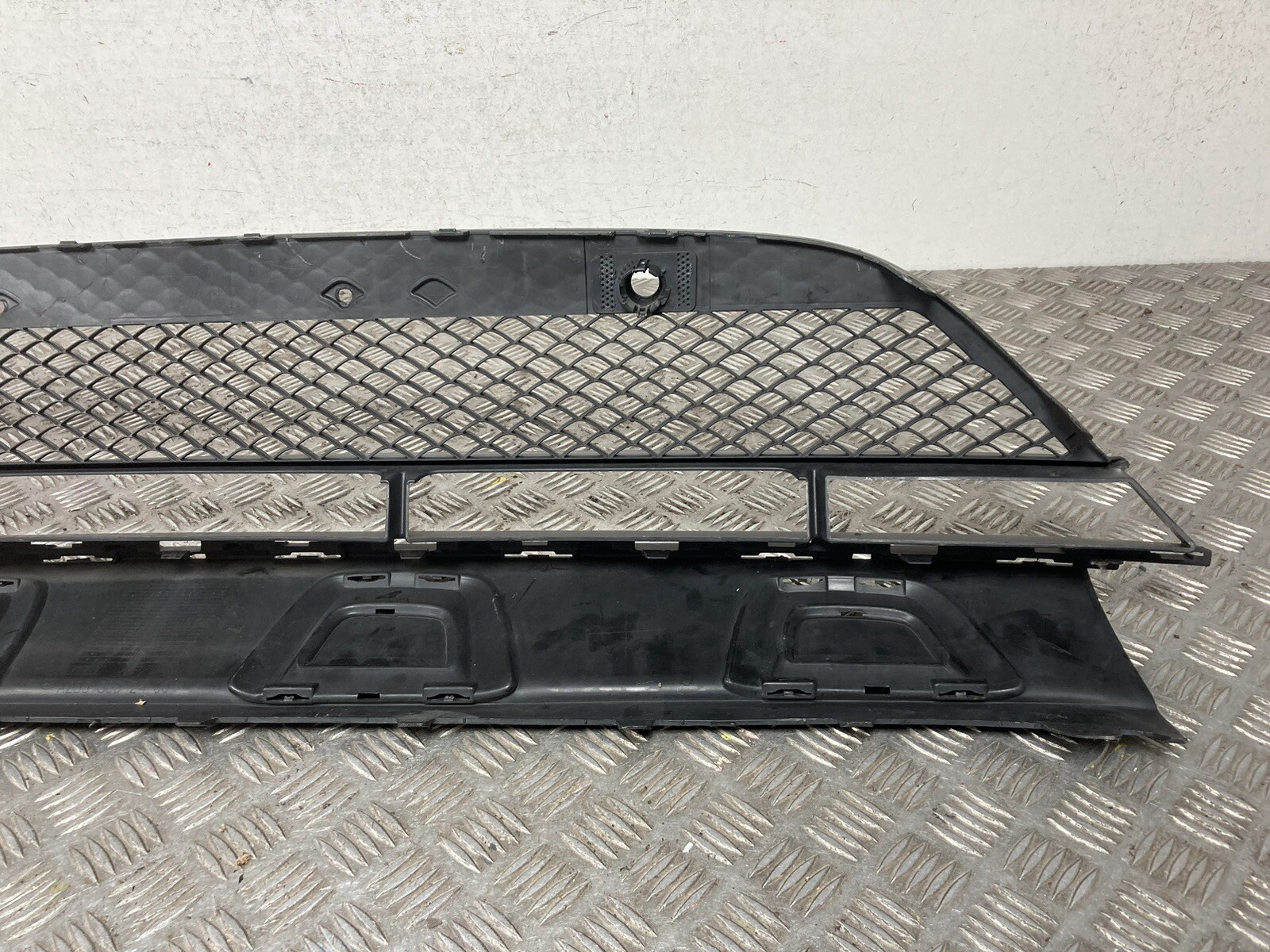 MERCEDES GLC X253 AMG FRONT BUMPER LOWER GRILLE A2538852400 1467 | eBay