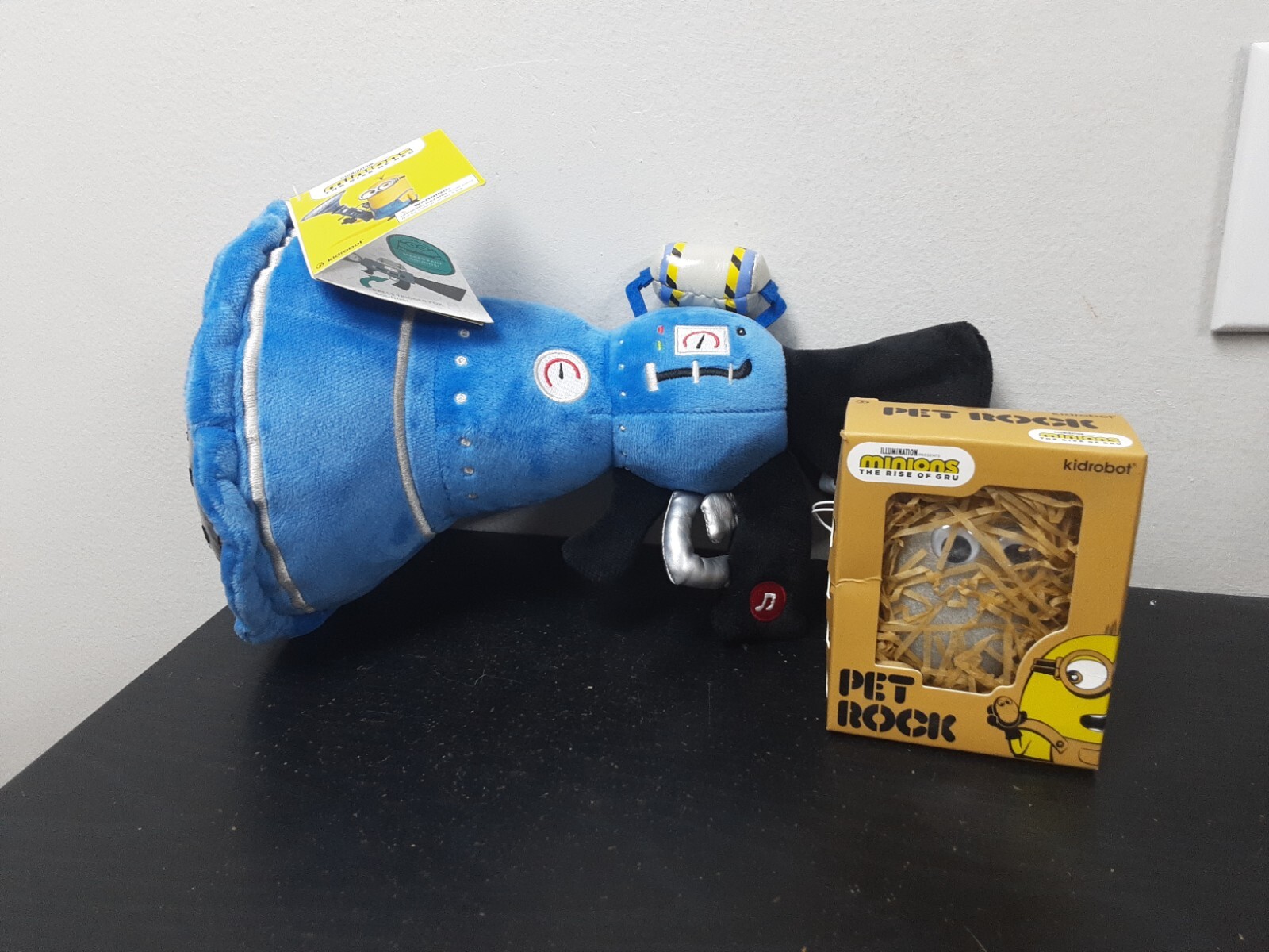 Kidrobot Minions The Rise of Gru Pet Rock 2022 Promo New + Plush fart ...