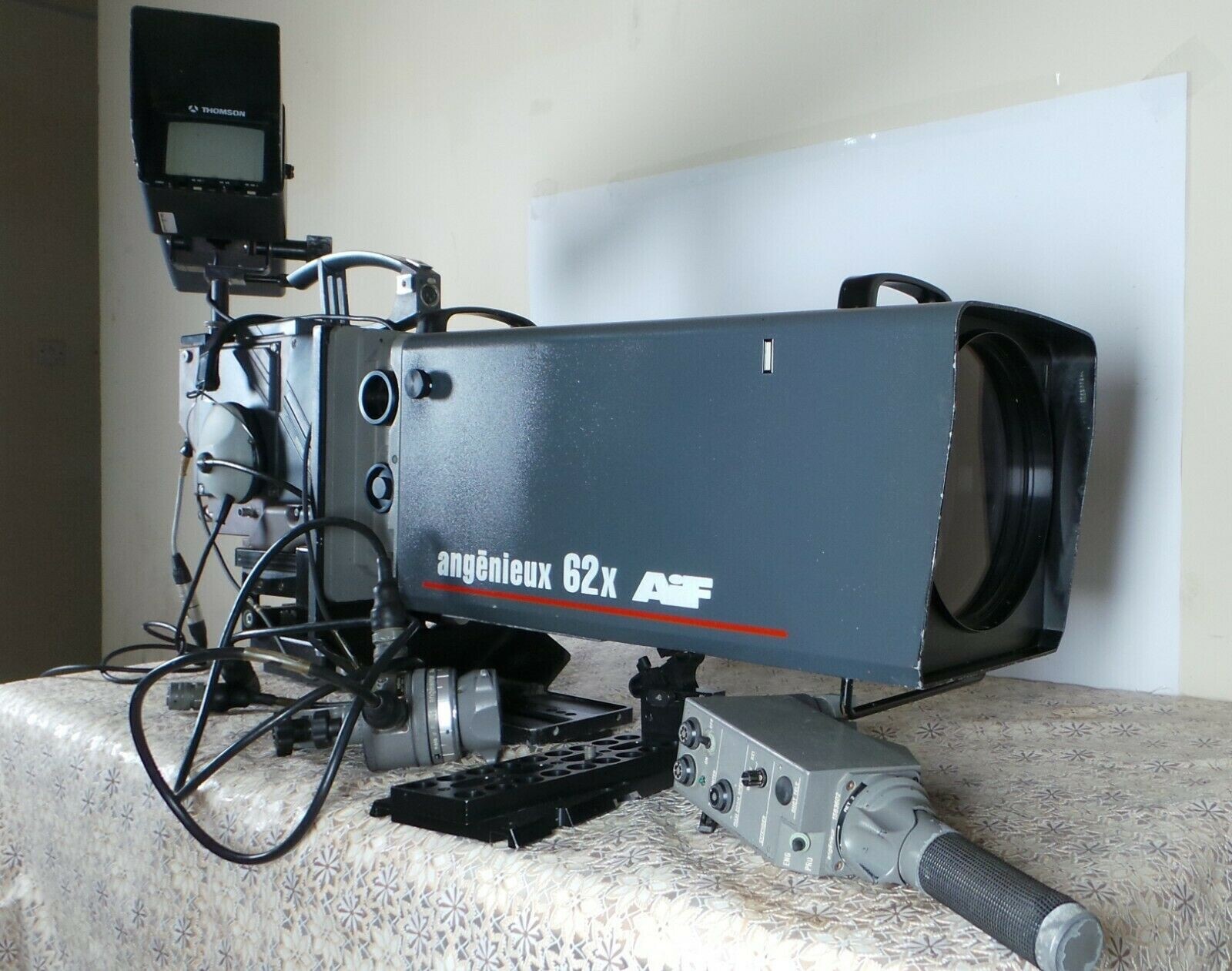 Thomson Digital Camera 1657, ANGENIEUX - 62 AIF box lens complete with ...
