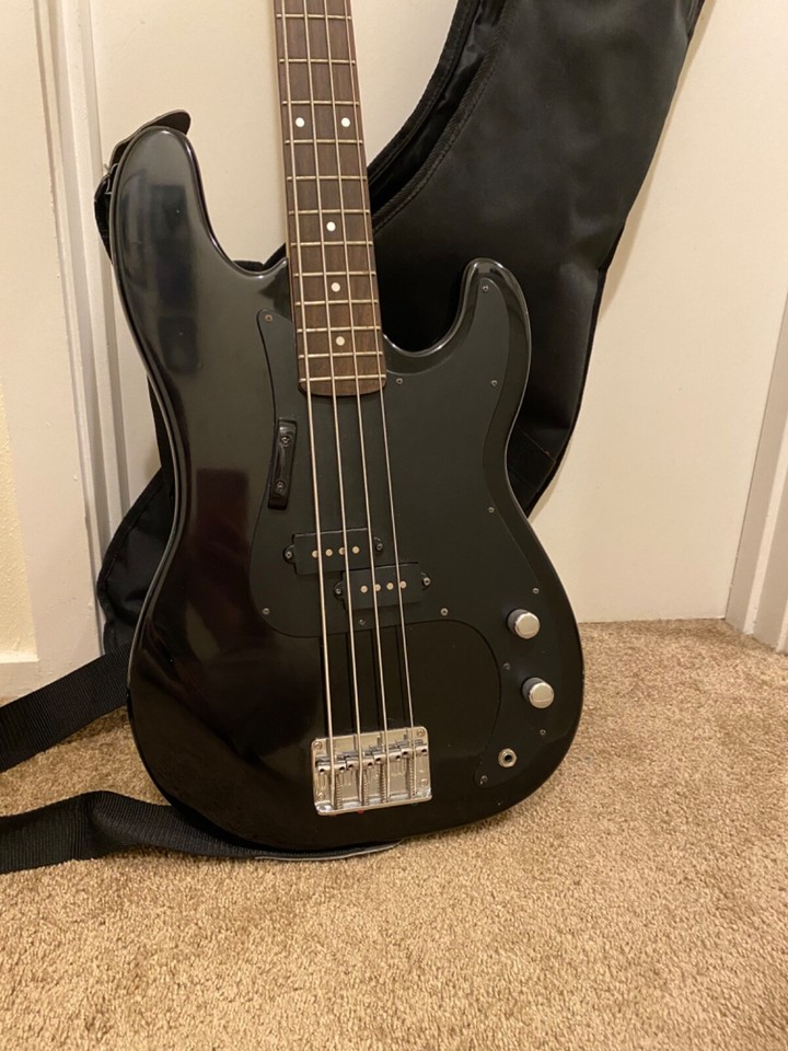 Samick P BASS Electric Bass Guitar In Black. Great condition. | eBay