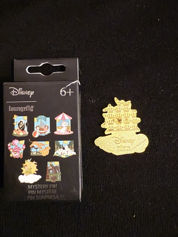 Disney Peter Pan and Tinker Bell Classic Scenery Glitter Chaser Pin ...