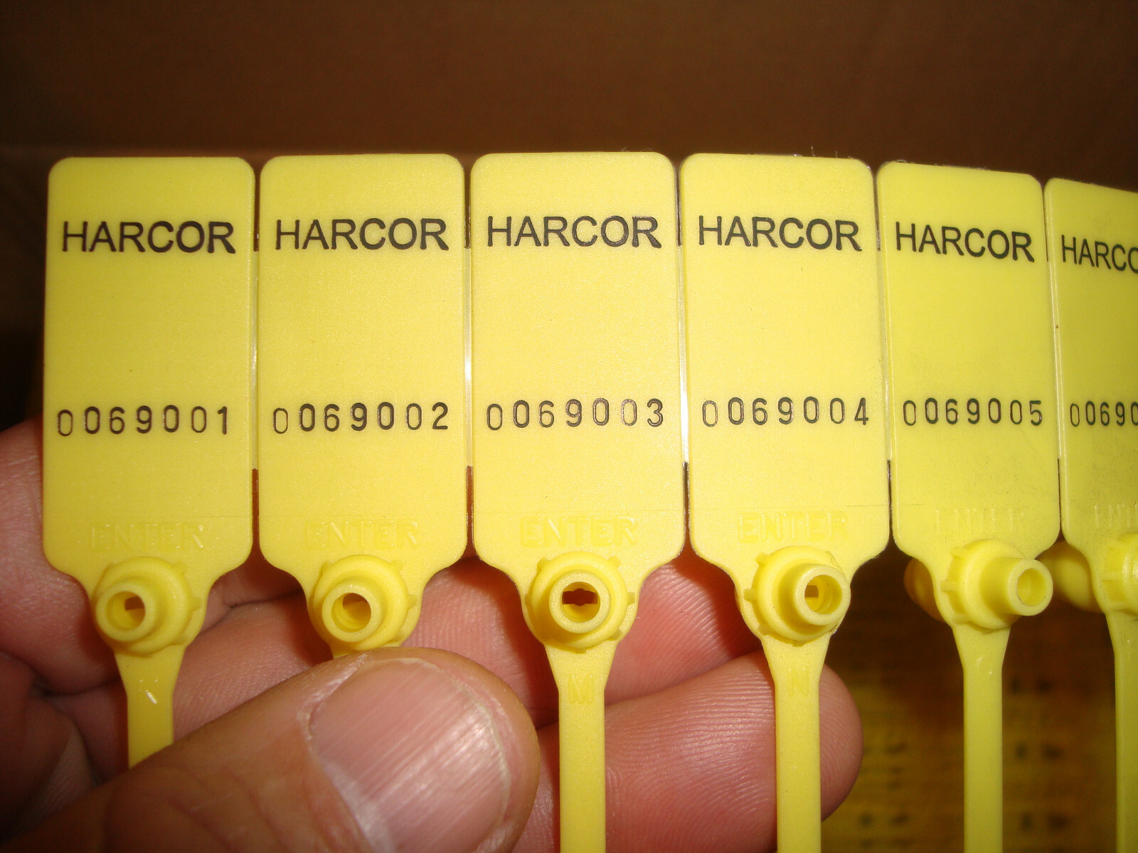 Harcor Plastic "Pulltight V2" Yellow lot of 50 Security Seals ...