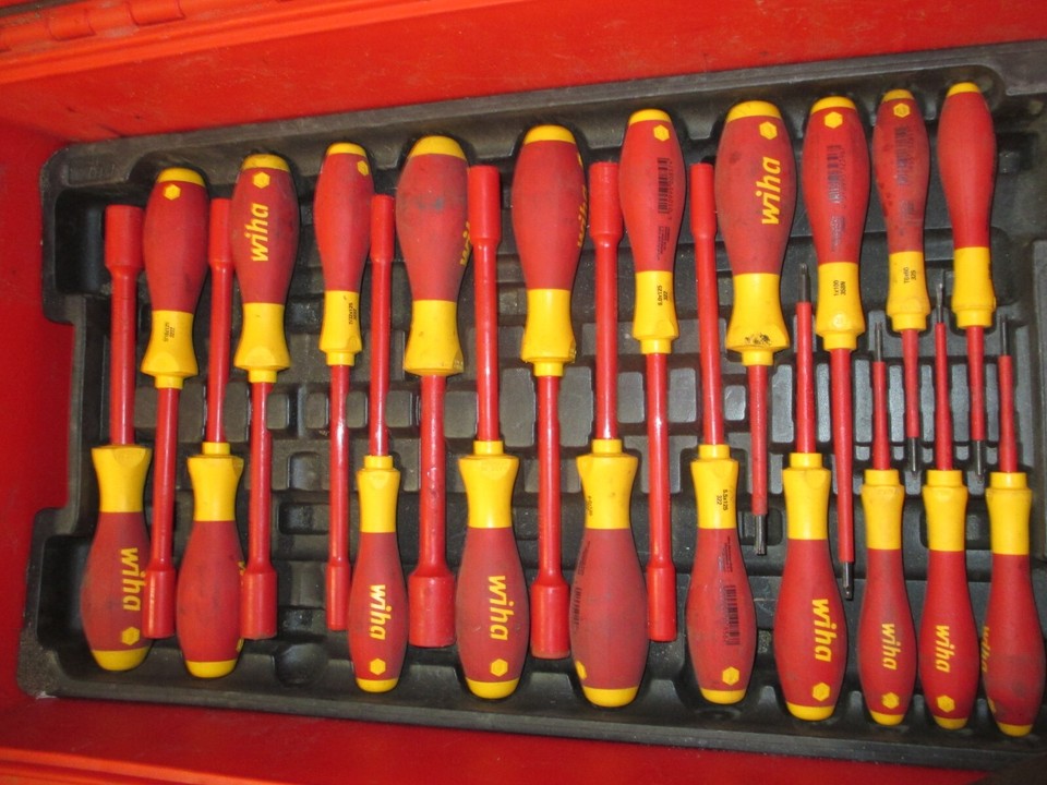 Wiha Insulated Master Electricians Tool Set 55Pc case handle dose not ...