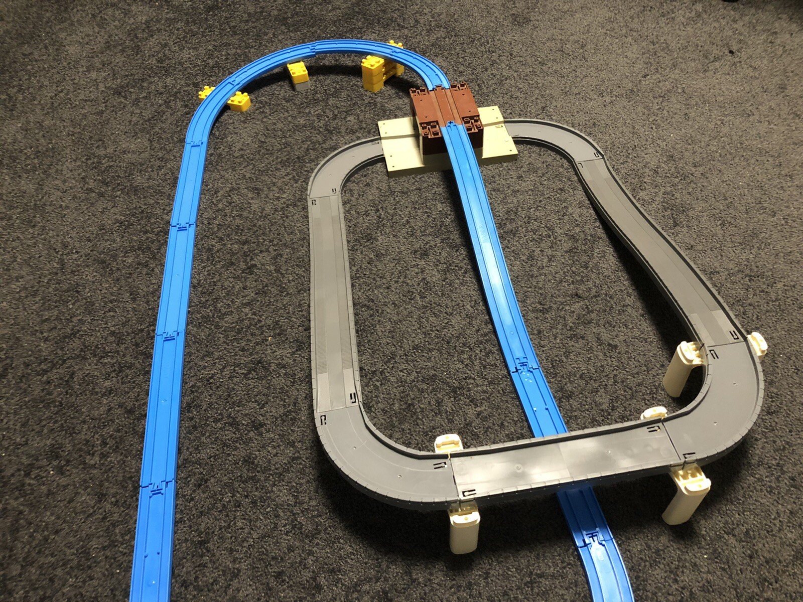 TOMY Thomas & Friends - Road and Rail with Overpass Track Set With ...