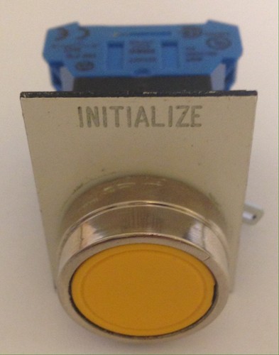 Idec Yellow Pushbutton Push Button 858T 50327 A600 HW-F10 | eBay