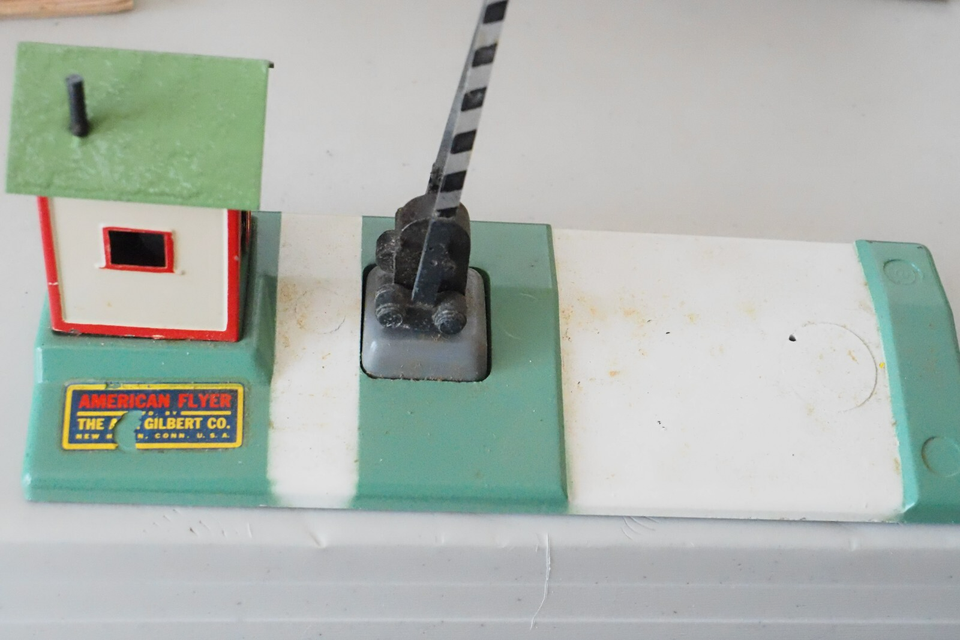 S SCALE(AMERICAN FLYER) NO 600 CROSSING GATE WITH RINGING BELL | eBay