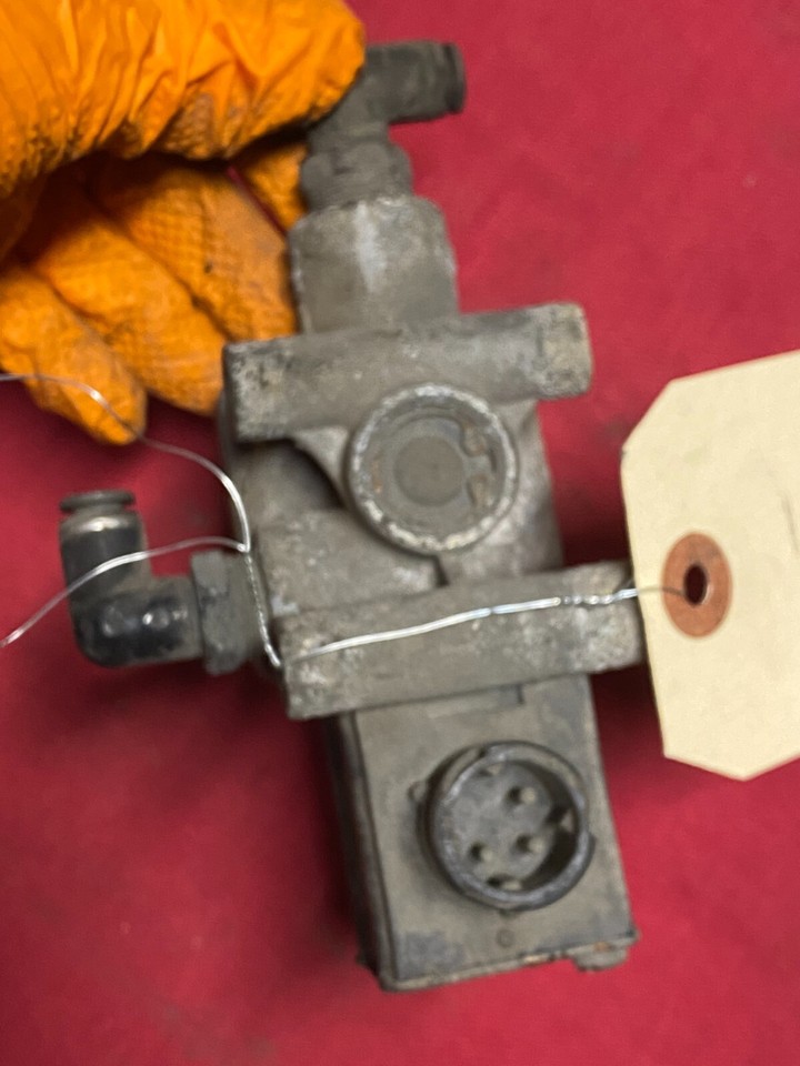 OEM MERITOR WABCO PRESSURE LIMITING EMISSION VALVE 442 001 521 1 | eBay