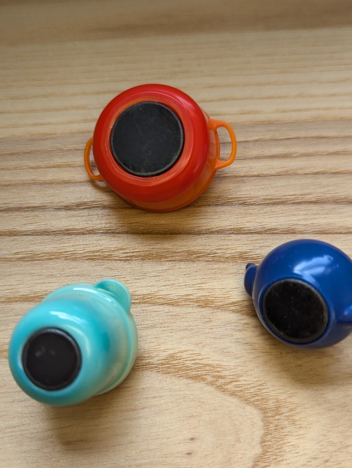 Le Creuset Kitchen Magnet Miniature Fridge Magnet Novelty ornament DYDO | eBay