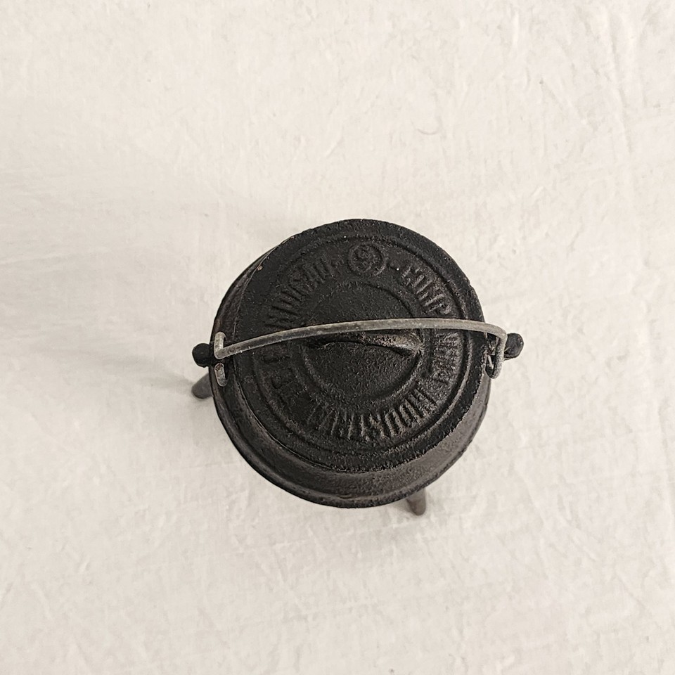 Primitive Cast Iron 3 Legged Cauldron Pot Companhia Industrial De ...