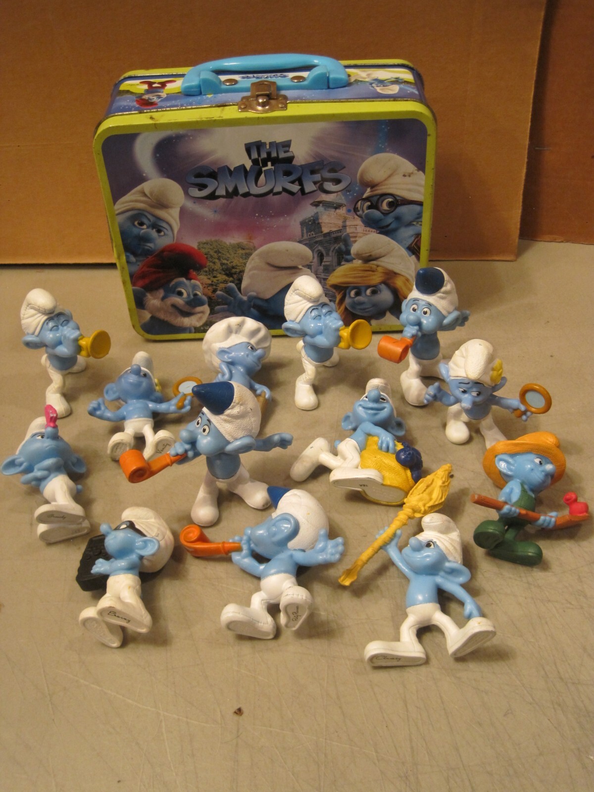 The Smurfs 2011 Metal Lunch Box and 13 Assorted 3 in Figures Inside | eBay