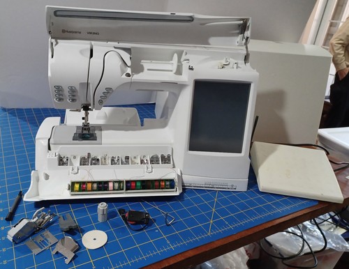 Husqvarna Viking Designer SE Sewing Machine & Embroidery Arm For Parts ...