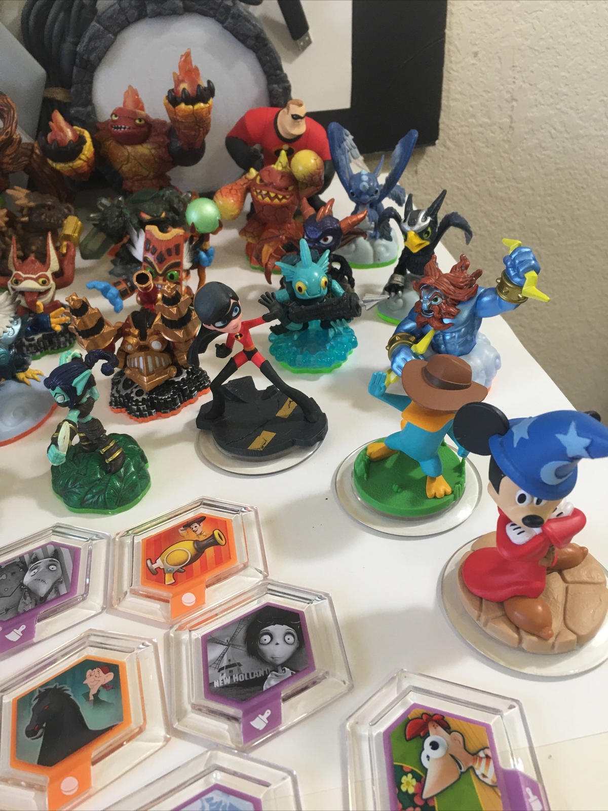 Huge Lot Of 42 Disney Infinity Figurines Plus Others!!!See Photos | eBay
